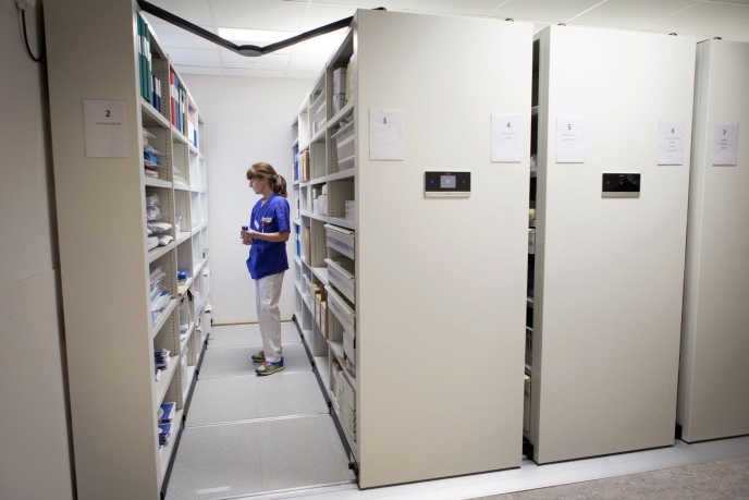 Medical Records Shelving | Mobile Shelving | Electronic Mobile Shelving ...